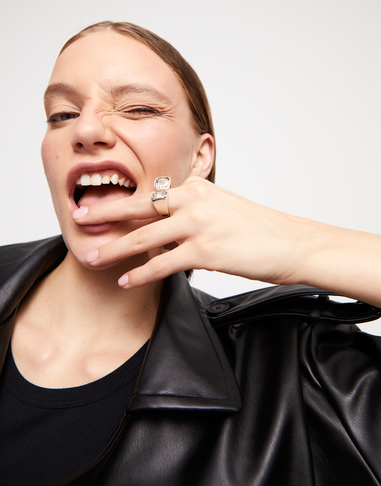 Ring with white crystal | UNOde50 United States