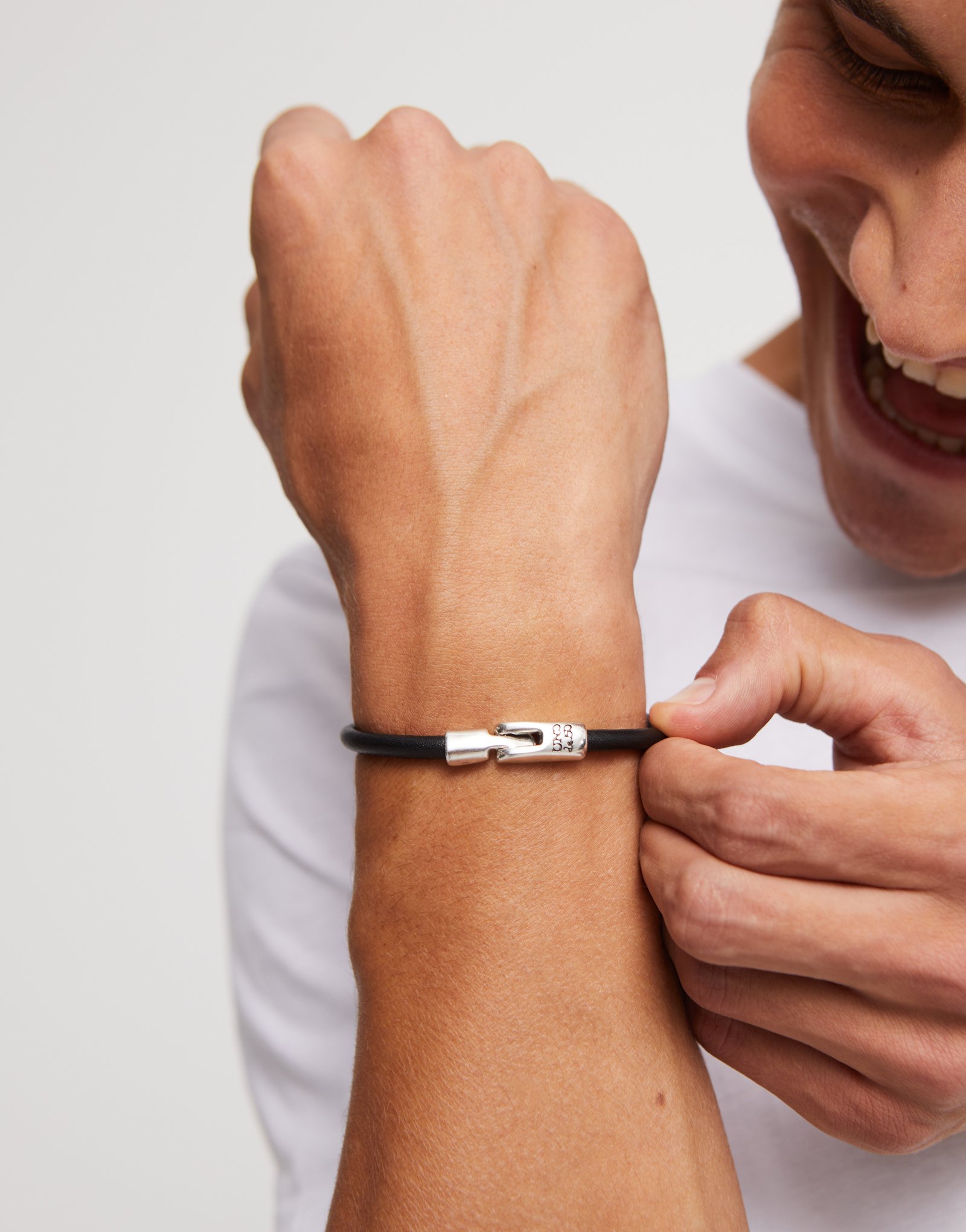 Black leather sterling silver-plated bracelet | UNOde50 Qatar